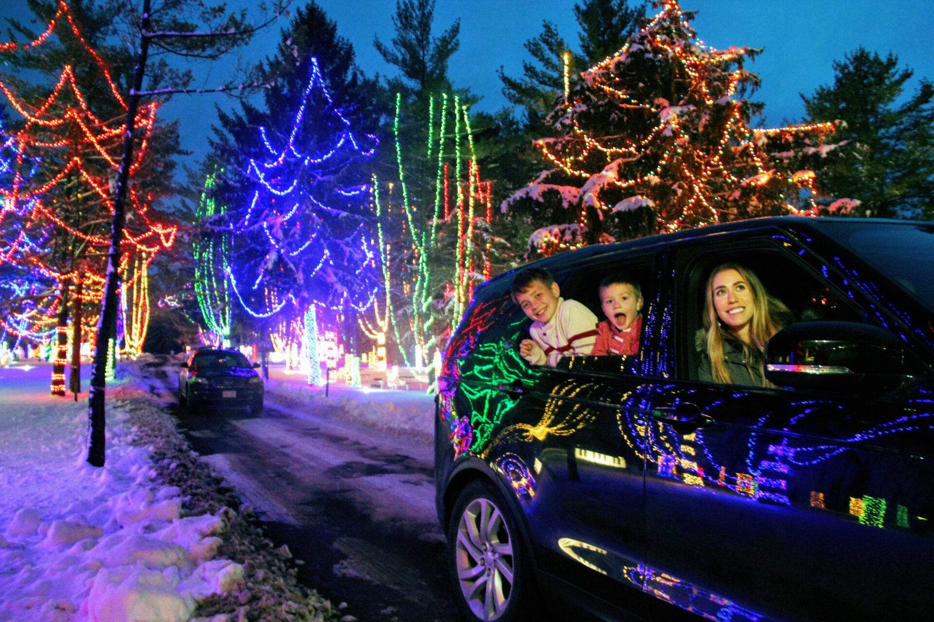Top drive-thru holiday light shows in Chicago